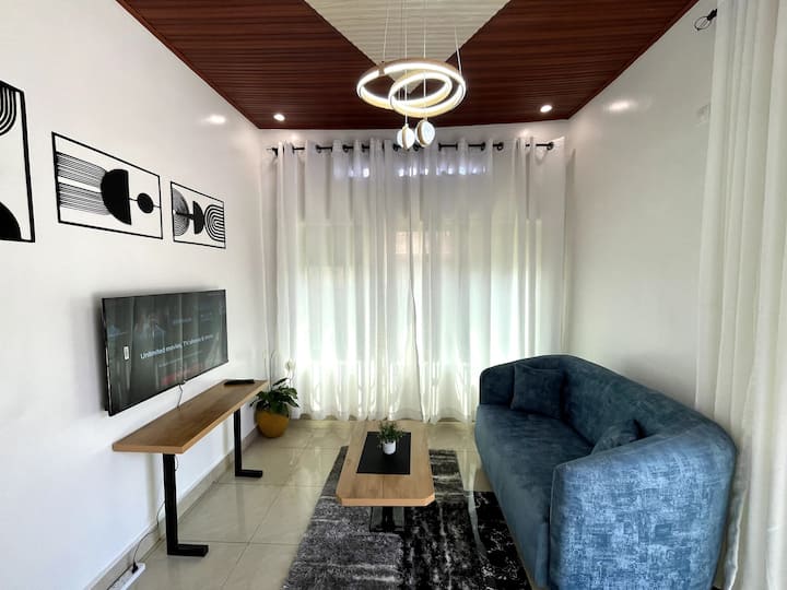 Centrally Located 1+1 - Fast Wi-fi & Parking - Rwanda