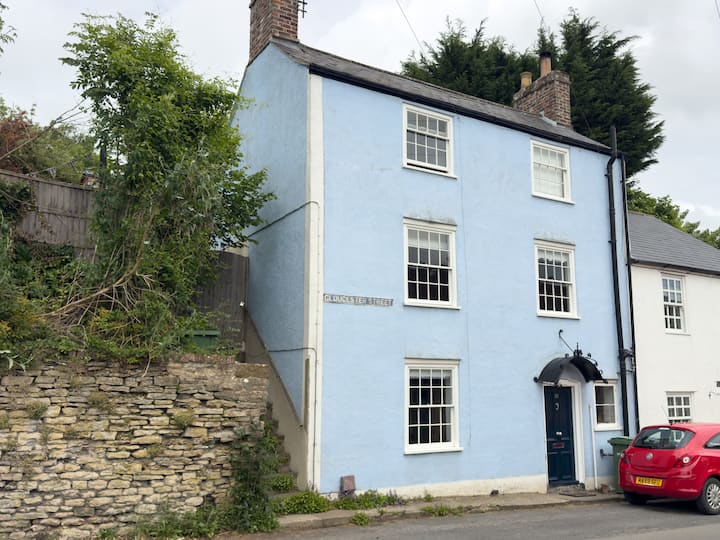 Cosy Cottage On Cotswold Way - United Kingdom
