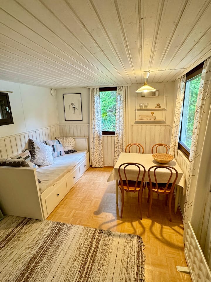 Cozy Cottage W/ Private Pond - Lohja