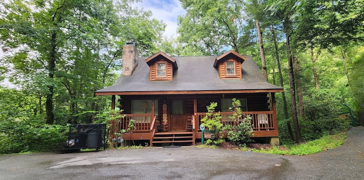 Sleeps 6 Game Room Pool, Hot Tub, Easy Access Pkwy - Gatlinburg, TN