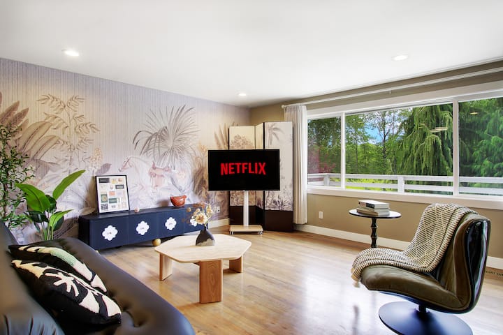 Modern Seattle Duplex, Balcony W/ Serene View - SeaTac, WA