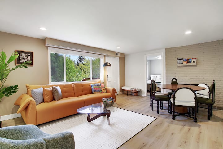 Modern Duplex Unit W/ Backyard, Near Transit - Renton, WA