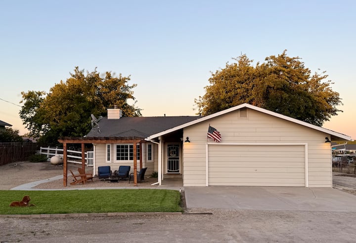 Paso Getaway | Modern Farmhouse + Starry Nights - Paso Robles, CA