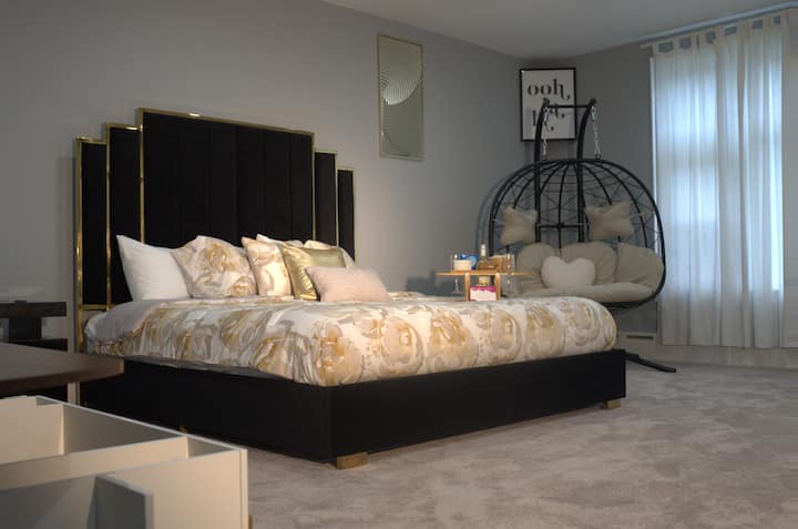 Extra-large Room W/ King Bed - Trenton, NJ