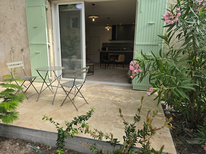 Studio Design Proche Centre, Terrasse, Ac, Parking - アヴィニョン