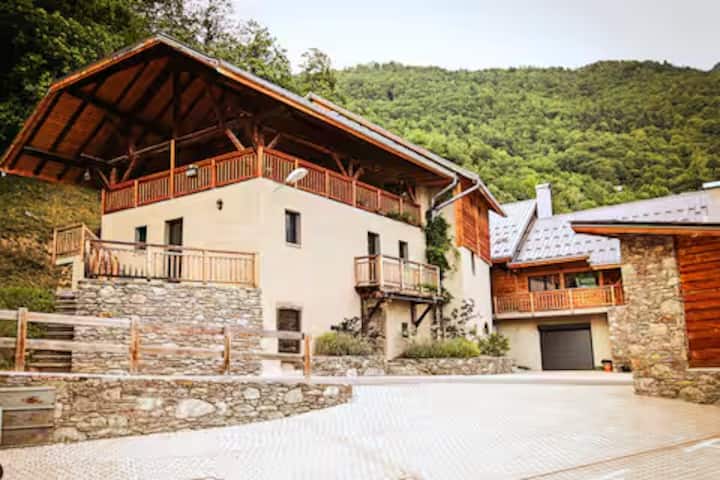 Le Chalet Des Garzons - Incroyable Vue - Albertville