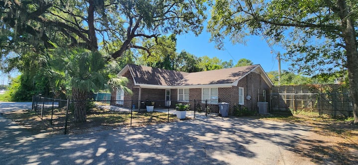 Burgessbungalow *Entire Home* 1/2 Mi To Marshwalk! - Murrells Inlet, SC