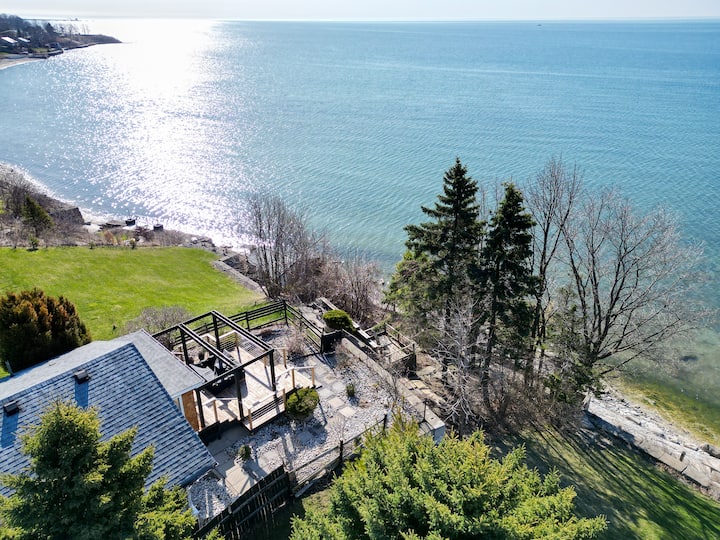 Waterfront Cottage W/lake Views From Deck - Port Dover