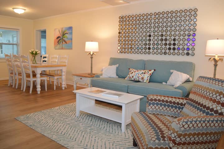 Villa Olivia - Charming, Near Beaches & Lecom Park - Bradenton, FL