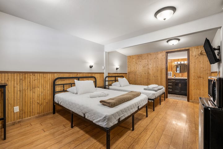 The Pondo: Room 20 – Spacious Stay - Deadwood, SD