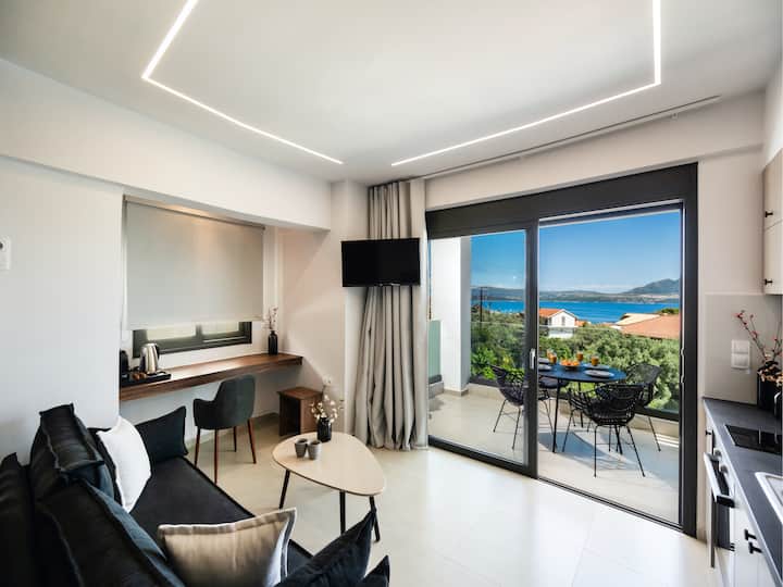 Panourgias Collection | Deluxe Suite Sea View - Leucade