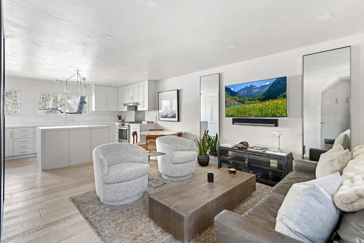 Remodeled Aspen Townhouse – Walk To Everything - Aspen, CO
