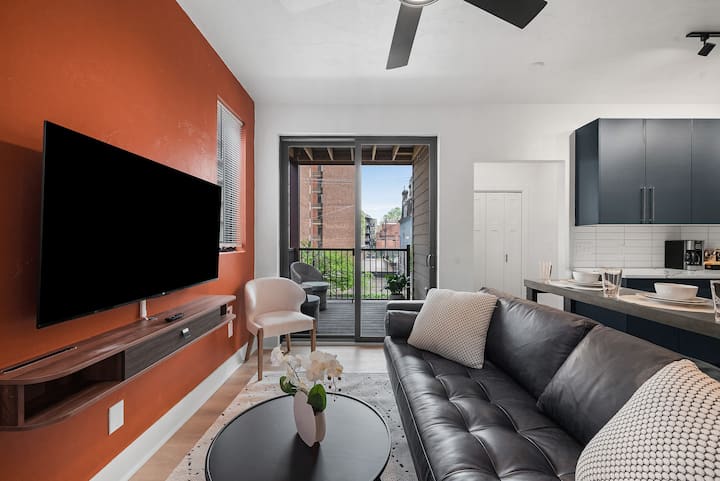 Central & Immaculate| 3brs W/ 2 Decks + Workspace - Pittsburgh, PA