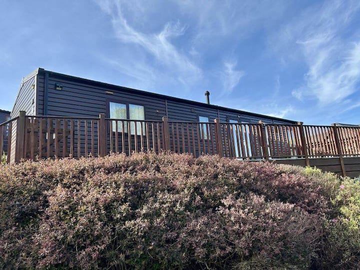 Bumblebee Lodge - Tintagel