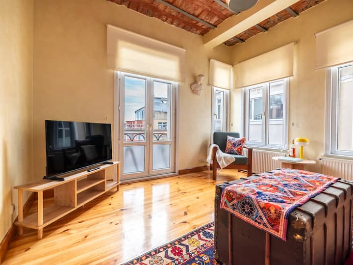 Cozy Galata Retreat - İstanbul