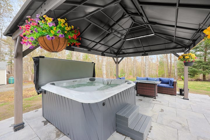 Luxury Retreat | Grand Cape Cod Estate W/hot Tub - Sandwich, MA