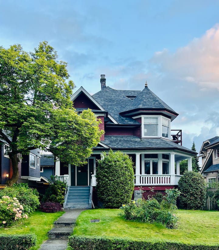 Stunning Kits 2br: Beachside +Easy Parking -