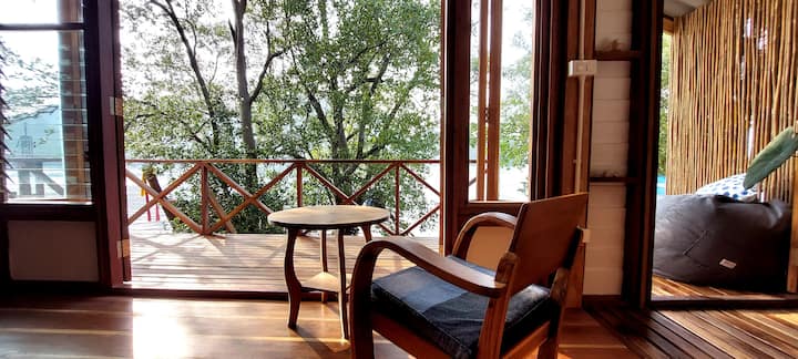 Piipii Sea Cabin
กระท่อมปีปี
กระท่อมไม้ริมทะเล - Krabi