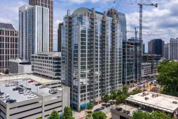 Stylish Midtown Condo | King Bed + Skyline Views - Atlanta, GA