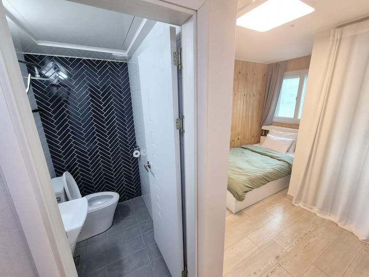 #403 Cozy One Bedroom With Livingroom -