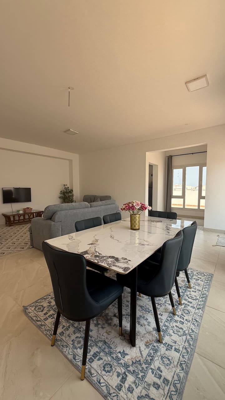 Exotic One-bedroom Penthouse - Muscat