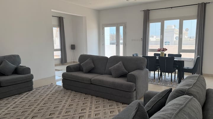 Exotic One-bedroom Penthouse - Muscat