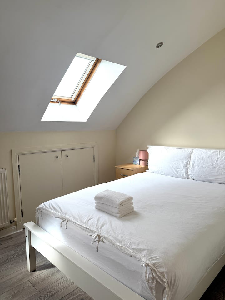 Near Tram! Edinburgh City Centre 2 Rooms + Parking - Edinburgh