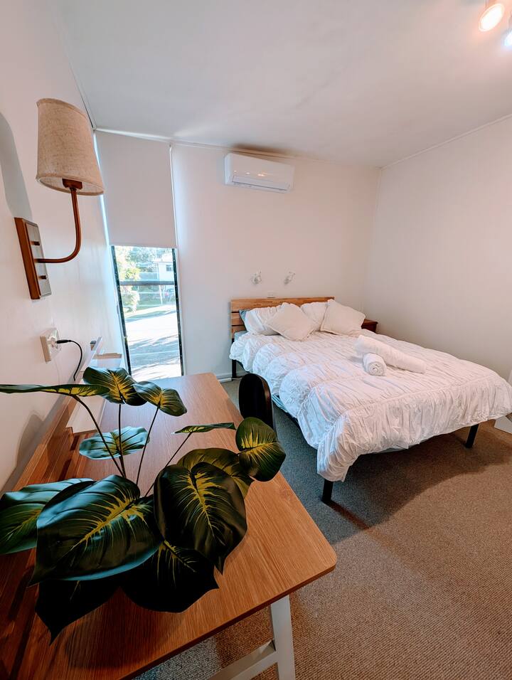 Master Room With Queen Bed In 3 Bed Share House - Brisbane