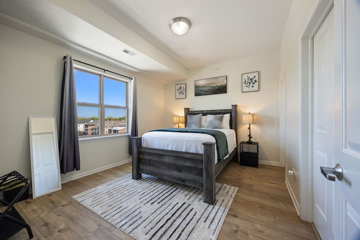 Stylish Elevator Apt: Mins To | Dt | Train | Hosp. - Countryside, IL