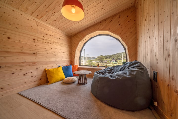 [25년5월open] 마당과 테라스가 있는 감성숙소/하루한팀/자쿠지/바베큐/복층 - Gangneung-si