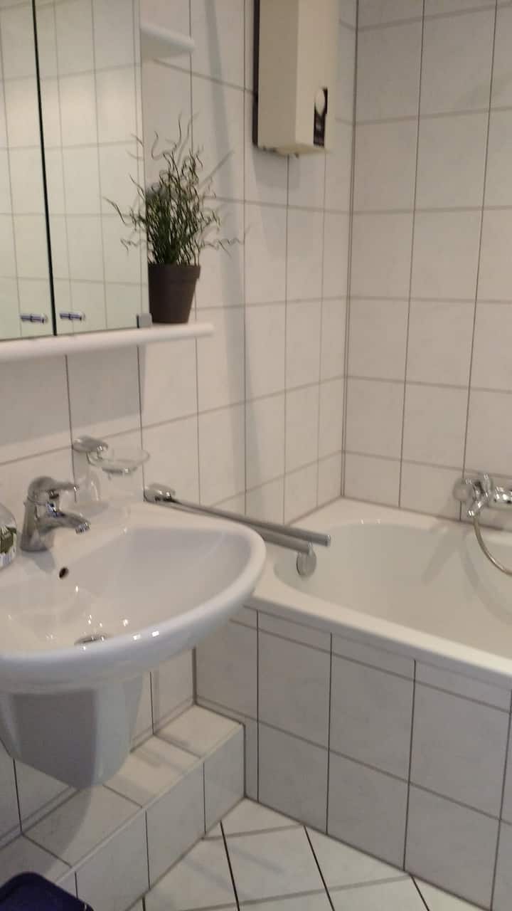 Entire House Only For Fitters, Costfree Parking - Mainz