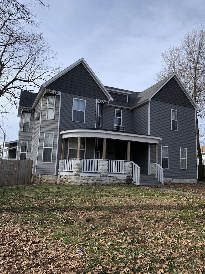 The B Flat - Springfield, MO