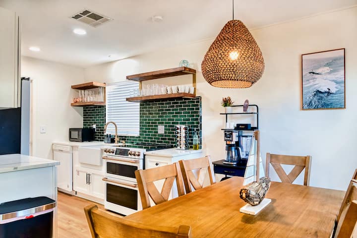 The Poolside Escape • Salt Water Heated Pool - Largo, FL