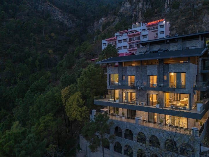 Stayvista At The Himalayan Den W/ Jacuzzi, Wi-fi - Solan