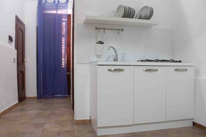 Ampio Monolocale In Centro - Terrasini