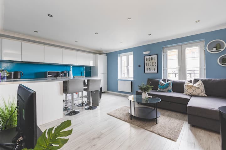 Bright 2br, Free Parking + 8min To City Airport - London