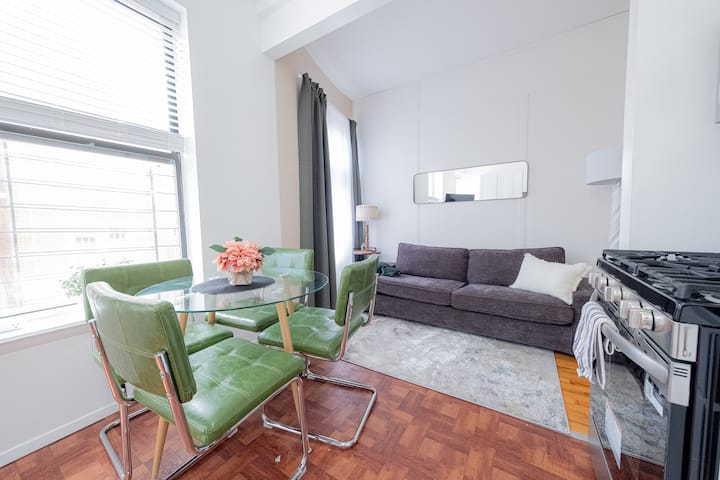Bright 2br Apt Near Central Park: Laundry&elevator - Astoria - Queens NY