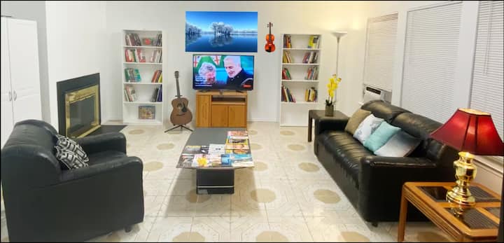 Lovely Private Room Near La Cantera, Six Flags - San Antonio, TX