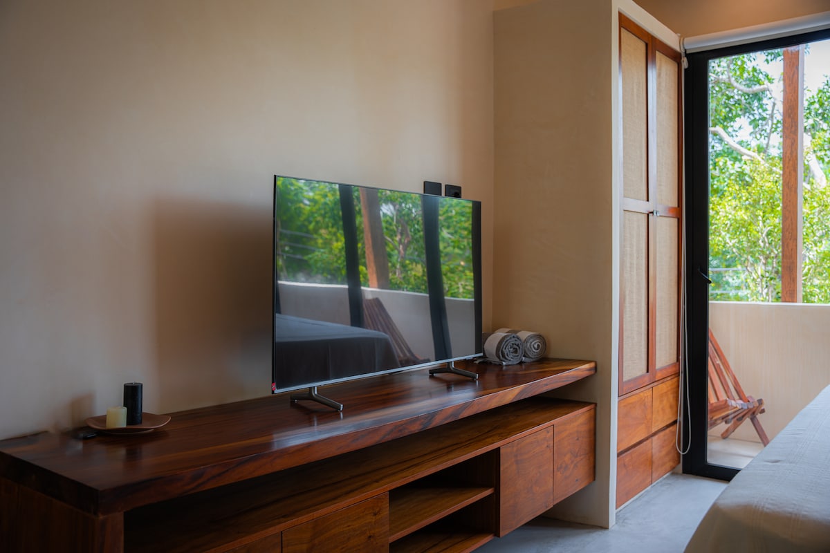 NEW Jungle Studio + High Speed Wifi + 10 min Beach - Flats for Rent in ...