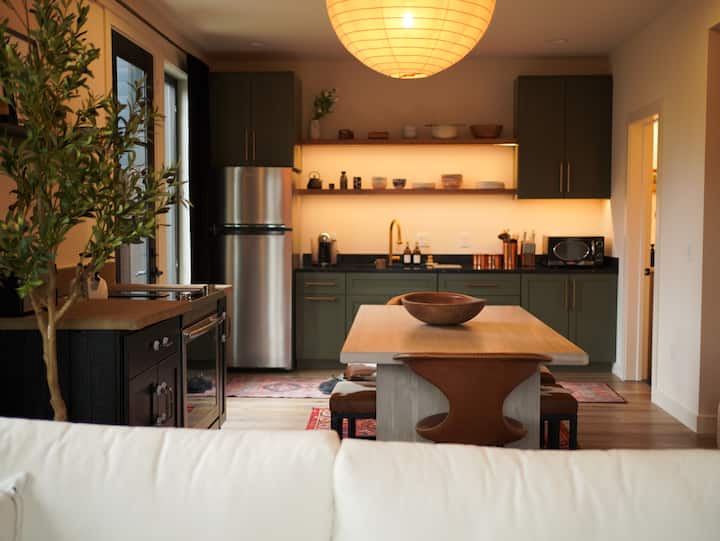 Yakisugi Guesthouse | Peaceful + Private Studio - Bozeman, MT