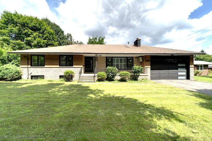 Chic & Tranquil Bungalow Getaway - Mississauga