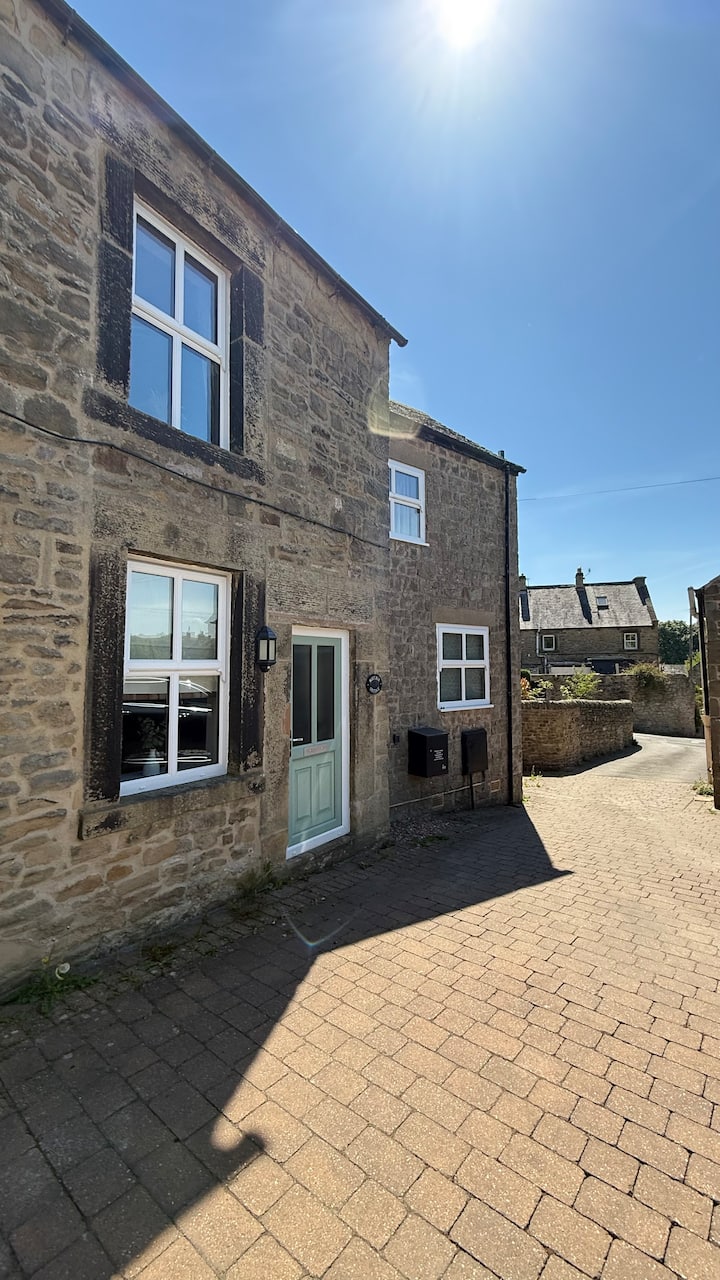 Hiker’s Eyam Hideout - Hope Valley