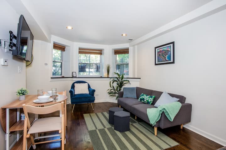 Near Kasama, Cta, United Center | Patio + King Bed - Chicago