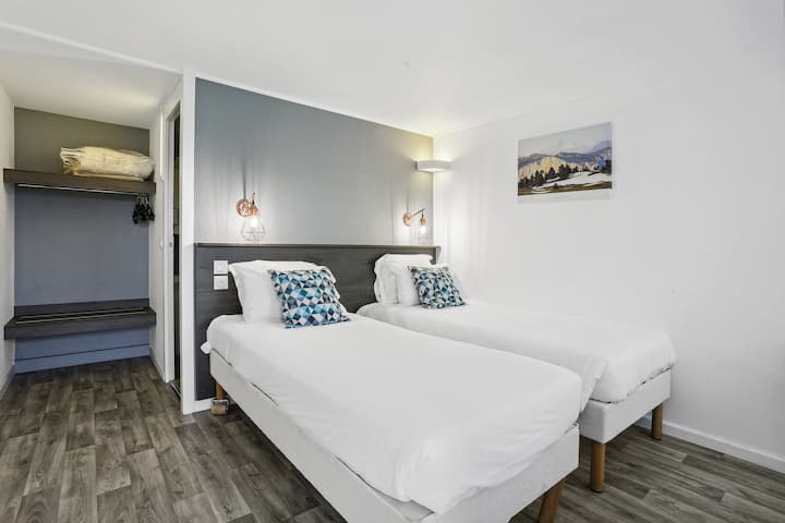 Chambre Twin Confort
15m2 Dans Un Hôtel 2* - La Ferté-Bernard