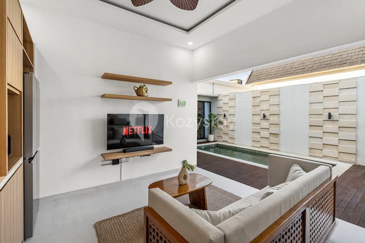 Navaya Villa By Kozystay | Relaxed Modern Seminyak - Denpasar