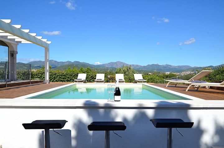 Villa Allegria, Lusso Romantico Sul Mare. - Budoni