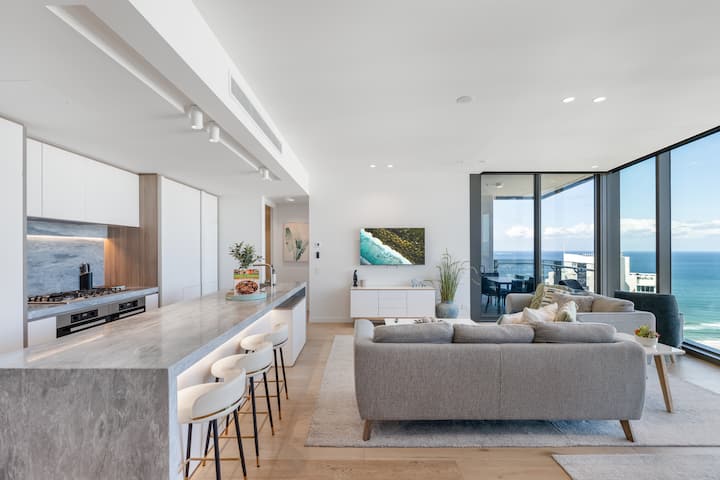 Spacious 3br Sub-penthouse | Free Parking & Pool - Broadbeach