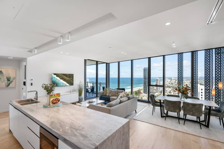 Spacious 3br Sub-penthouse | Free Parking & Pool - 布羅德海灘