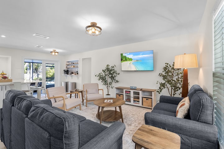 Poolside Stay For Every Getaway - Naples, FL