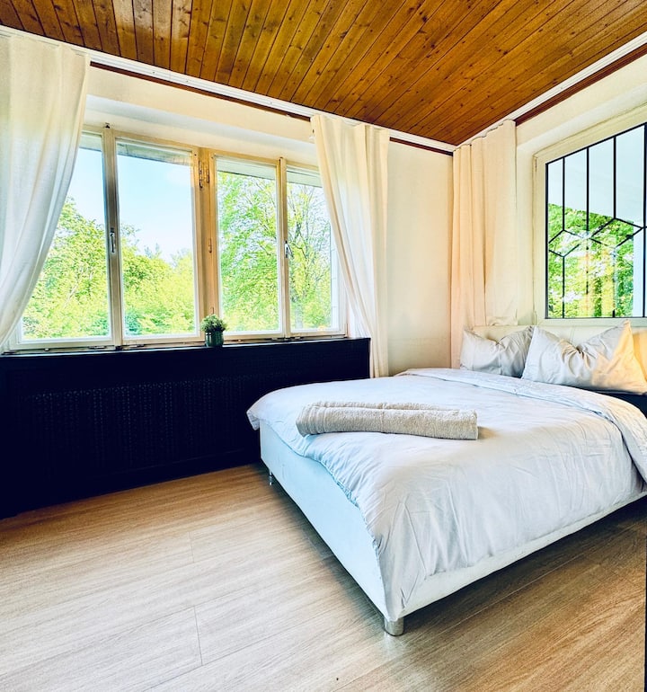 Spacious Garden Villa Near Danube | For 16 Guests - Wien